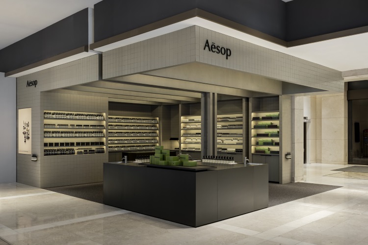 Aesop蓋了圖書館？全新「新光三越新天地A8店」翻玩20世紀老台北建築，茶室文化也成空間最美點綴 | Bella.tw儂儂